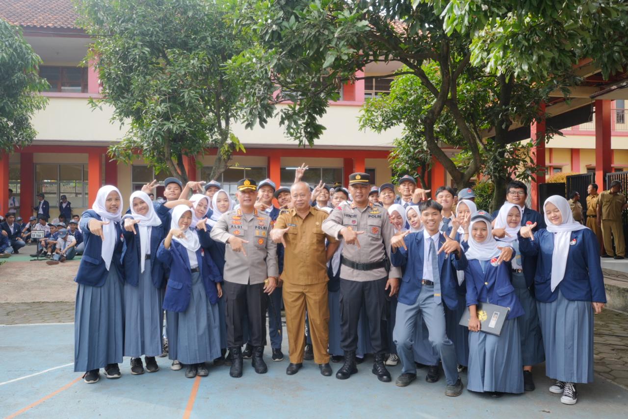 Kapolsek Baleendah Dampingi Kapolresta Bandung Sebagai Pembina Upacara ...