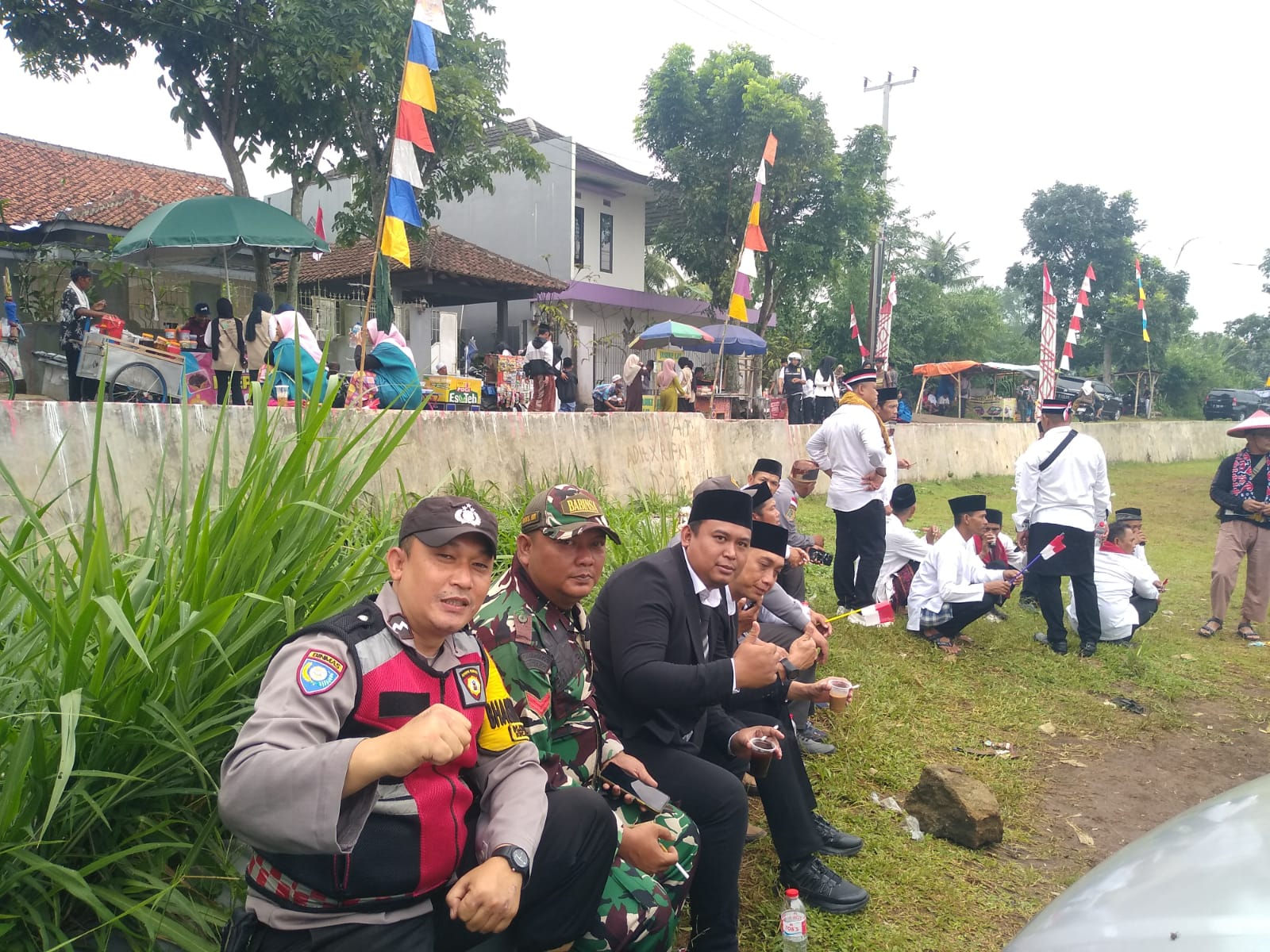 Patroli Sambang Tokoh Masyarakat, TNI-Polri Perkuat Keamanan Desa ...